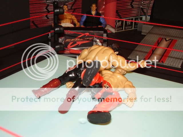 Mike: Oh hold on here...Vengeance up...and a clothesline outta no where!